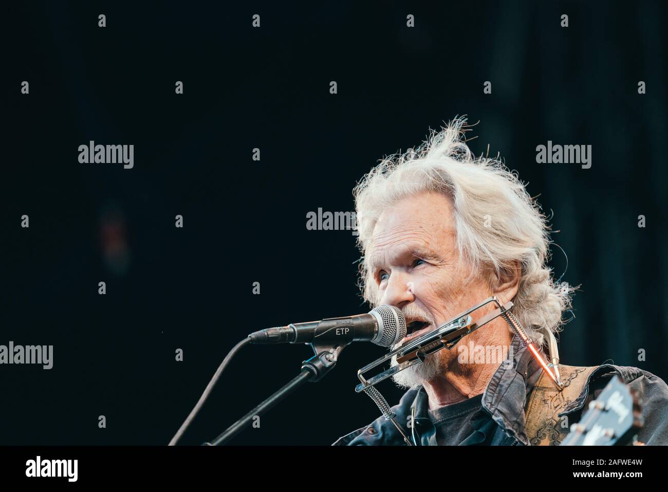 Kris kristofferson live hi-res stock photography and images - Alamy