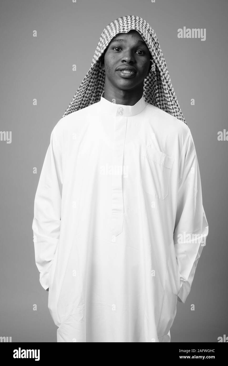 Thawb white hi-res stock photography and images - Alamy