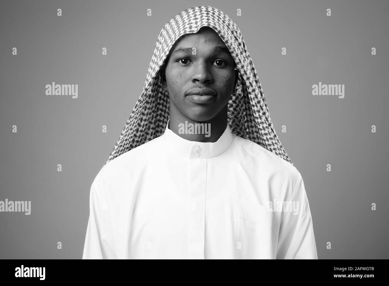 Young African man wearing traditional Muslim clothes Stock Photo - Alamy