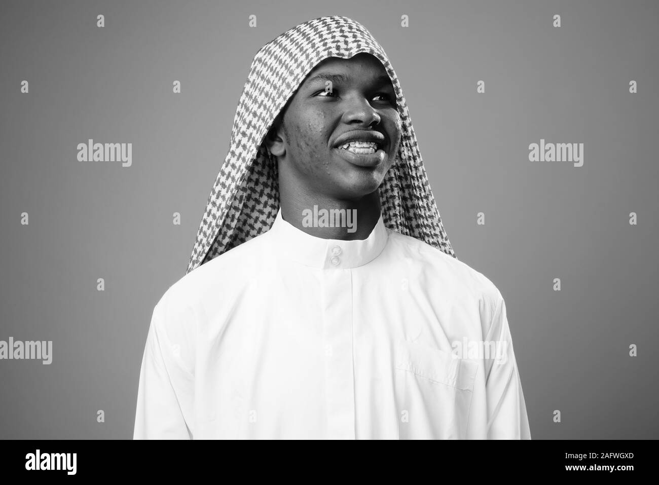 Young African man wearing traditional Muslim clothes Stock Photo - Alamy