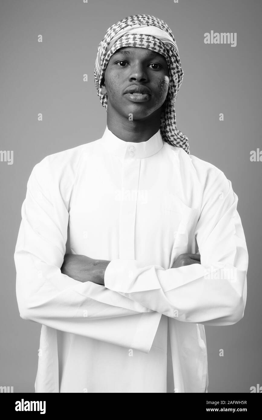 Young African man wearing traditional Muslim clothes Stock Photo - Alamy