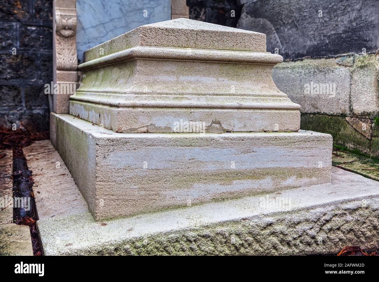 Stone cemetery staircase hi-res stock photography and images - Alamy