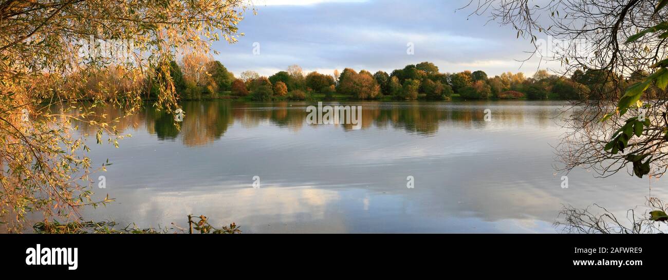 Autumn sunset over Ferry Meadows country park, Peterborough ...