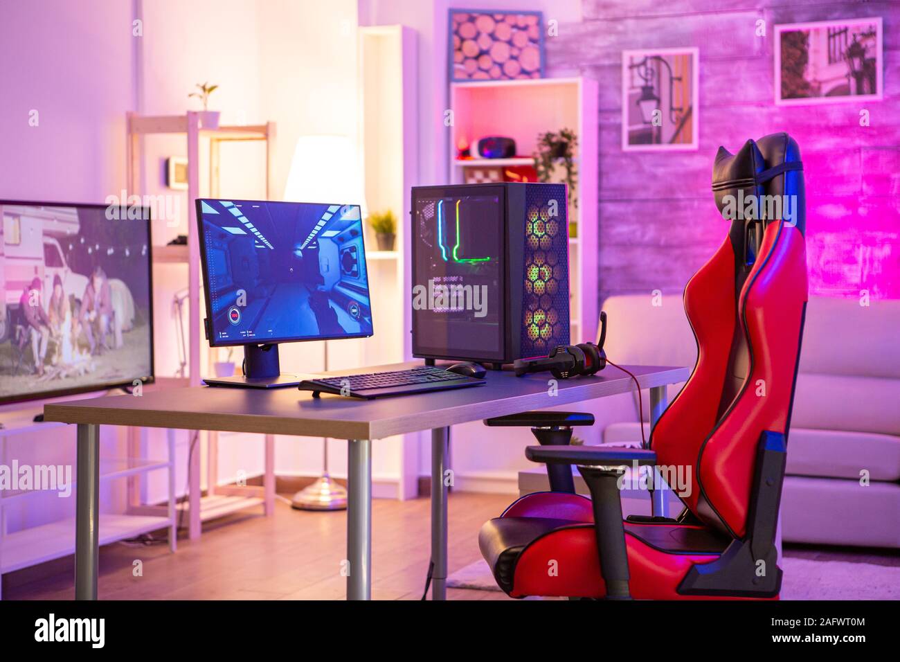 Empty room with a pc for online gaming and gaming chair Stock Photo - Alamy