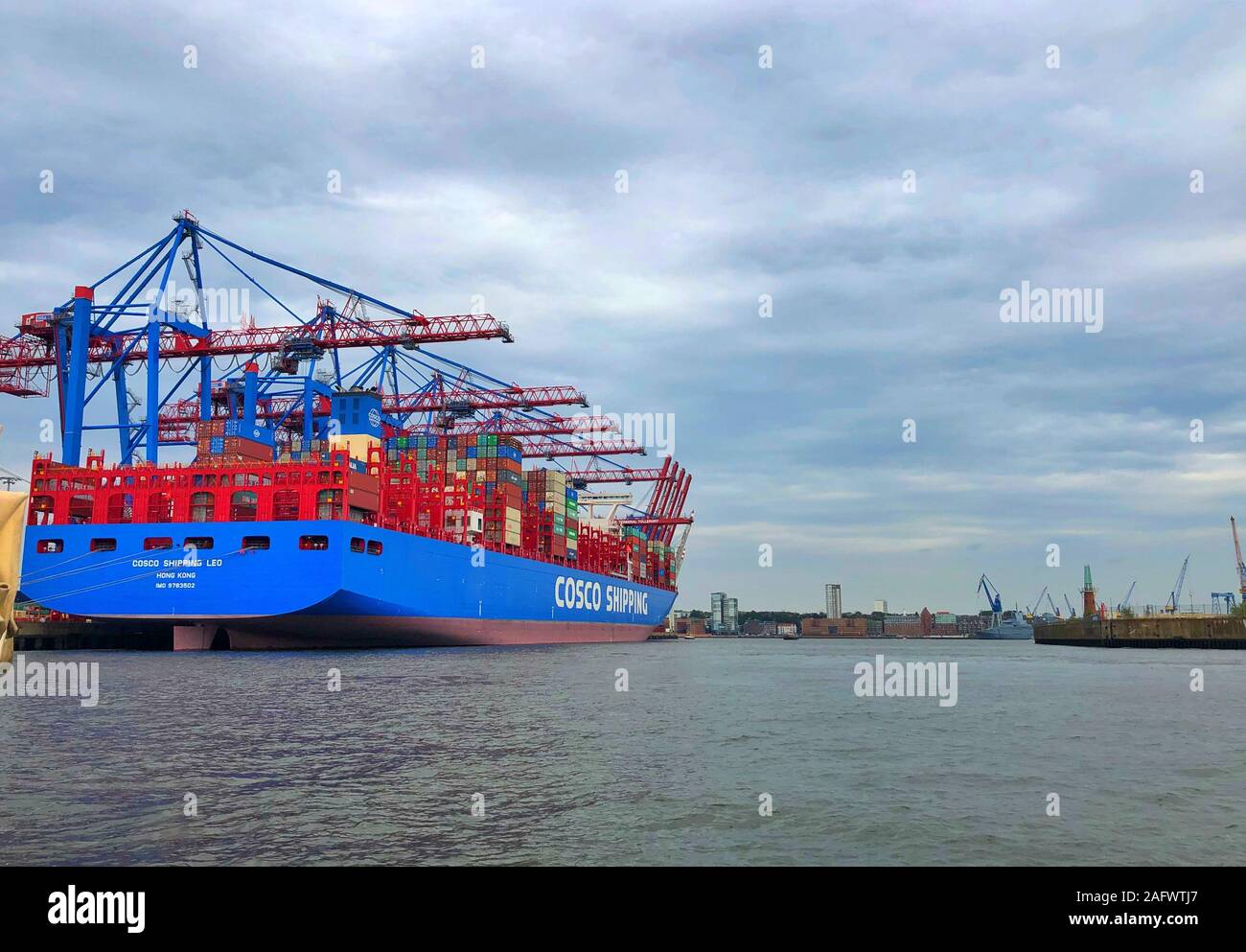 Cosco container ship hi-res stock photography and images - Alamy