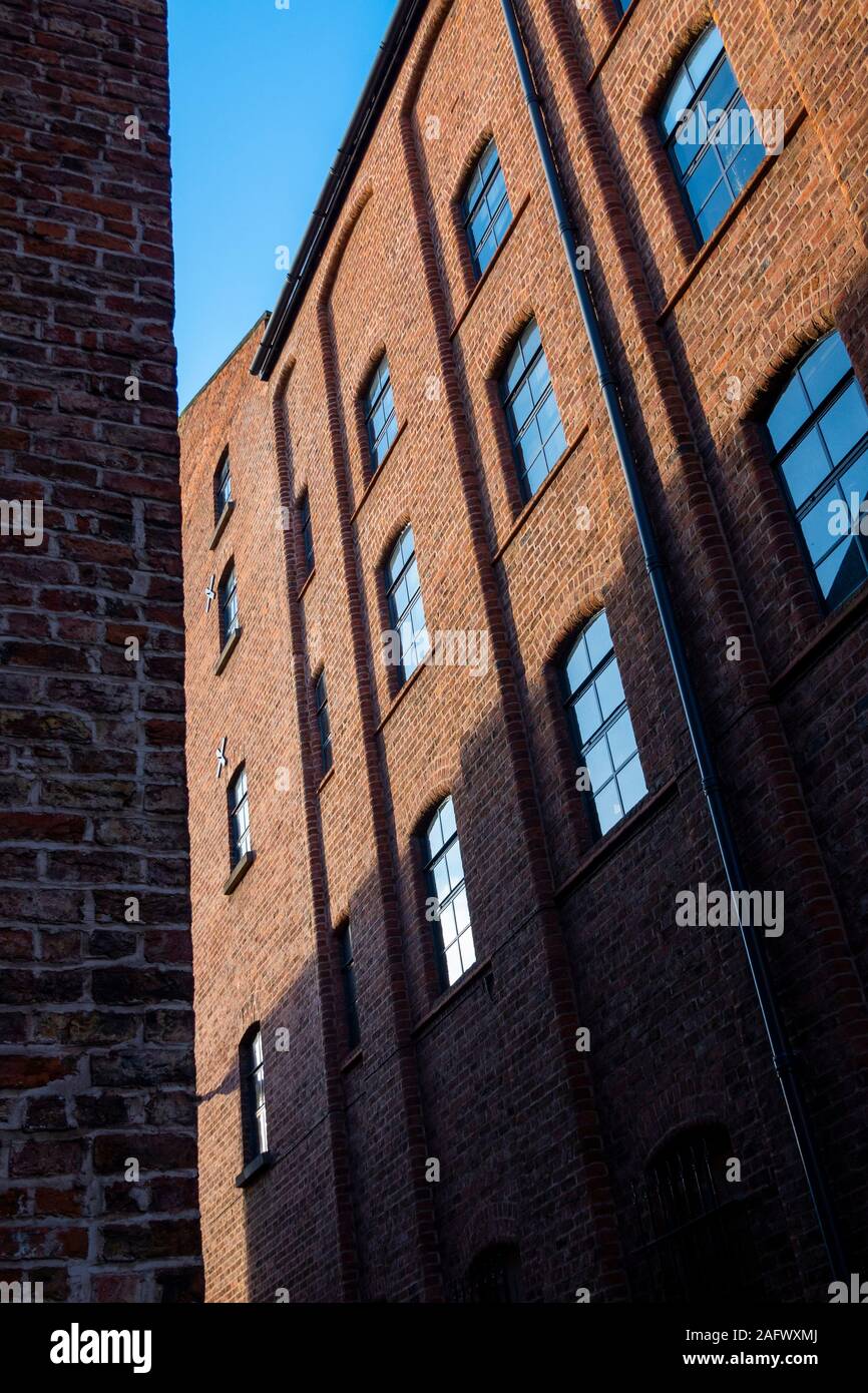 Building liverpool red brick hi-res stock photography and images - Alamy