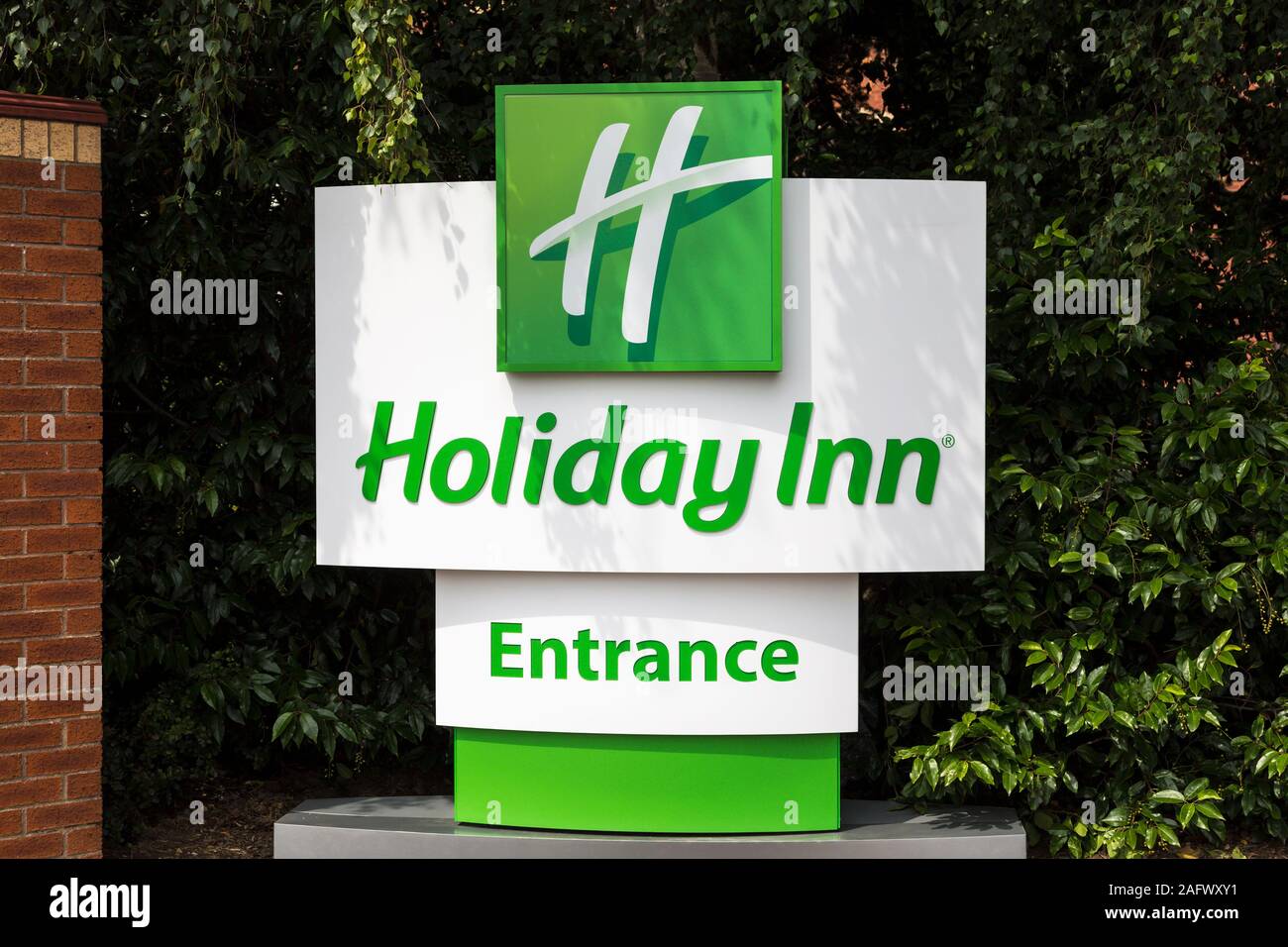 Holiday inn logo hi-res stock photography and images - Alamy