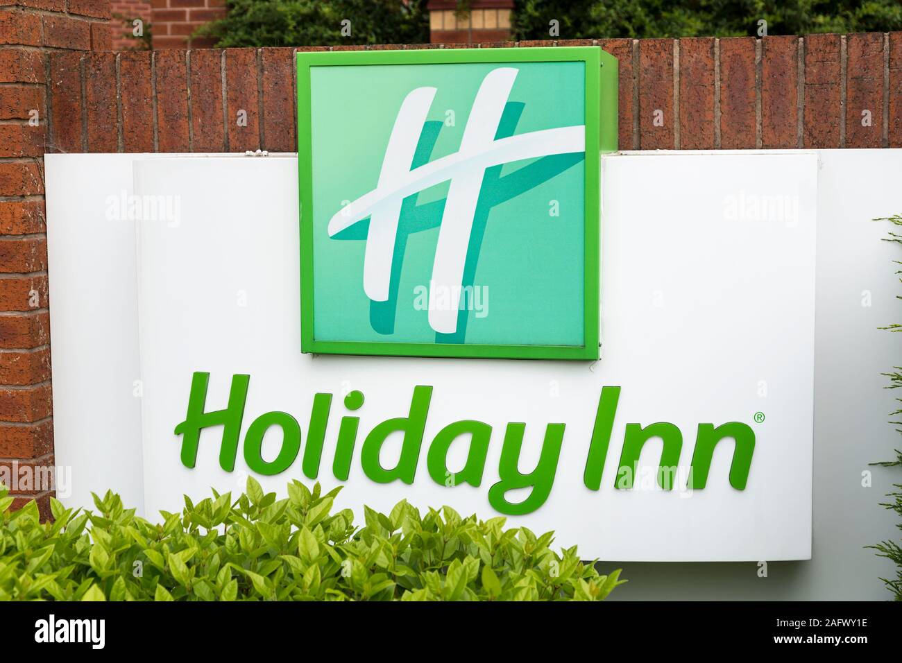 Holiday inn logo hi-res stock photography and images - Alamy