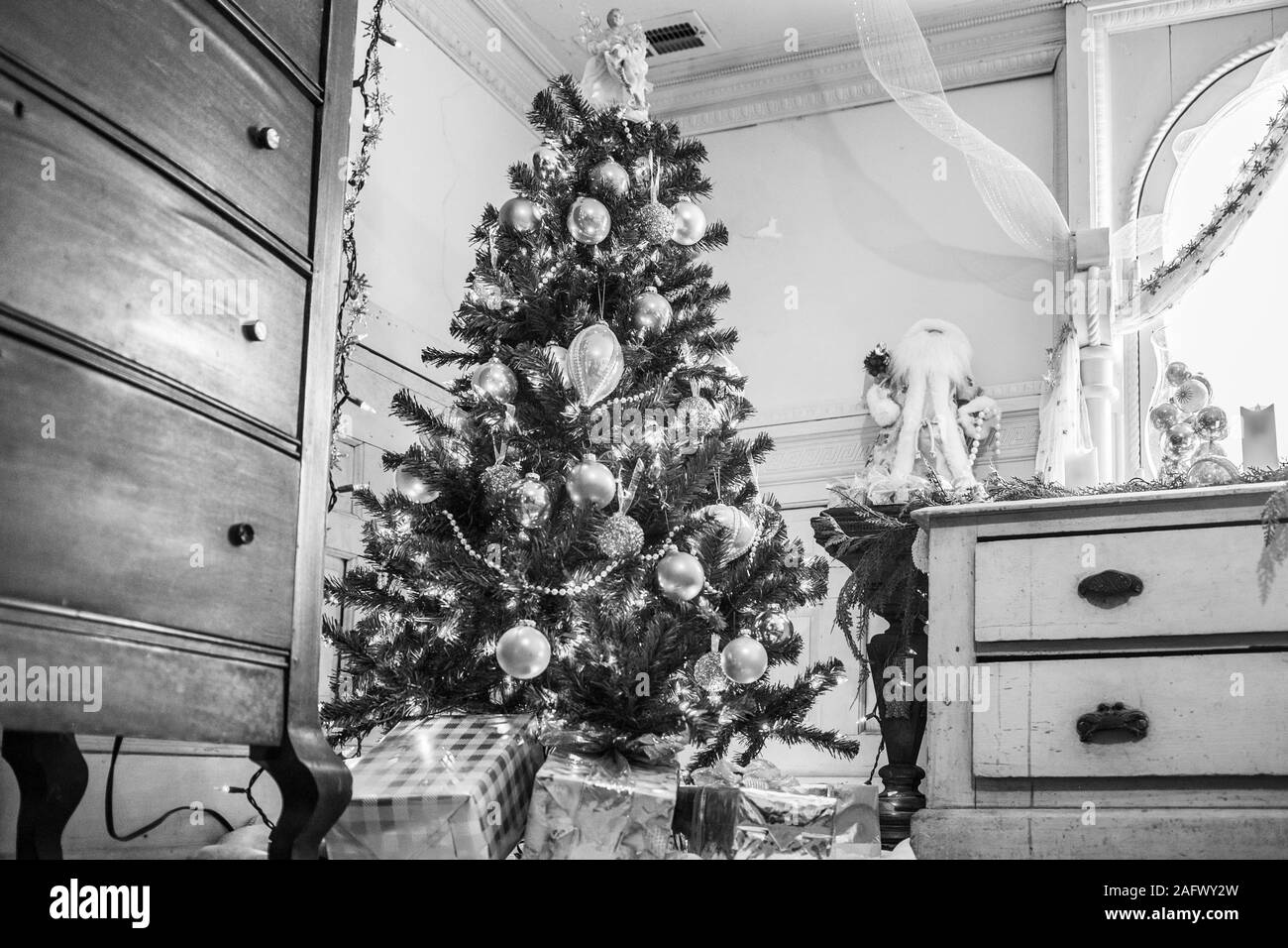 Beautiful festive scenery of a house interior ready for Christmas ...