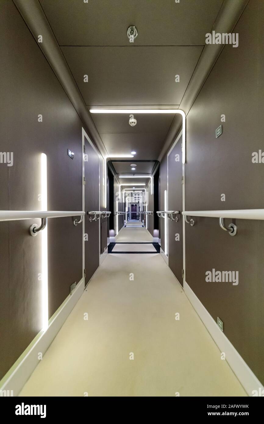 Cruise ship interior hallway hi-res stock photography and images - Alamy