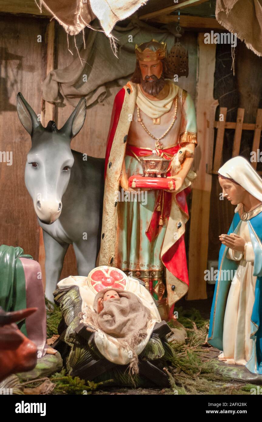 Nativity figurines hi-res stock photography and images - Alamy