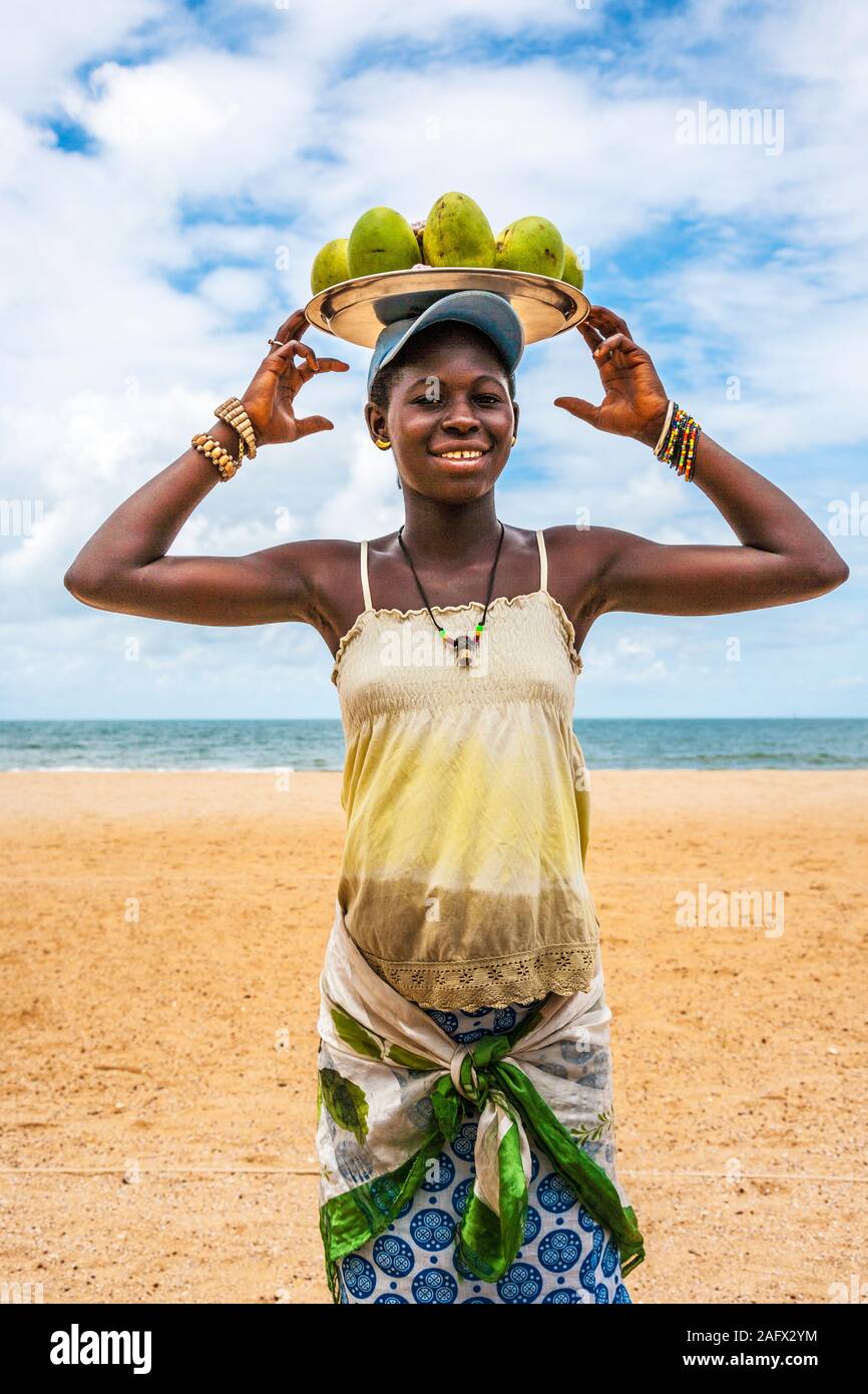 Carrying mangoes hi-res stock photography and images - Alamy