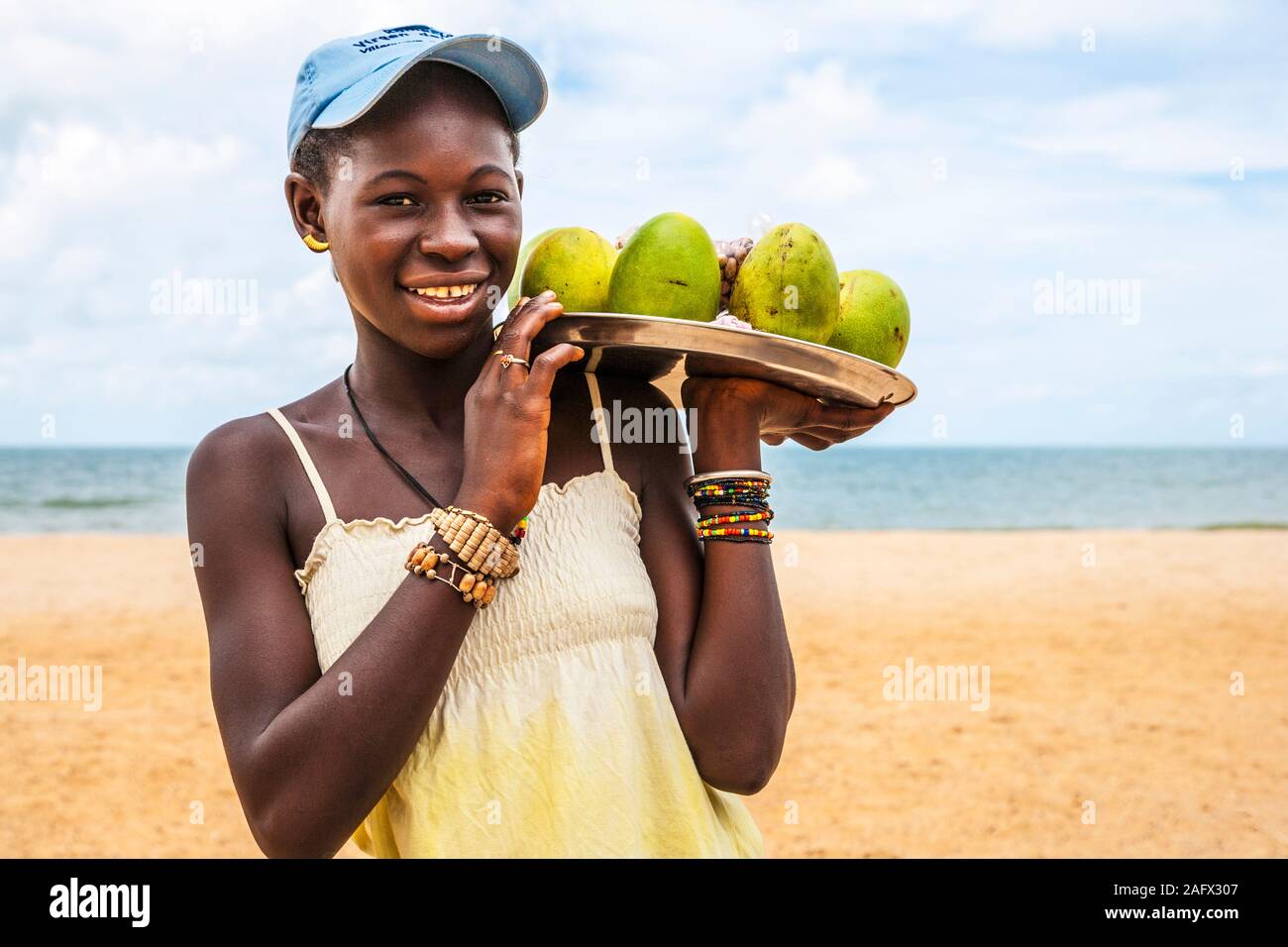 Carrying mangoes hi-res stock photography and images - Alamy