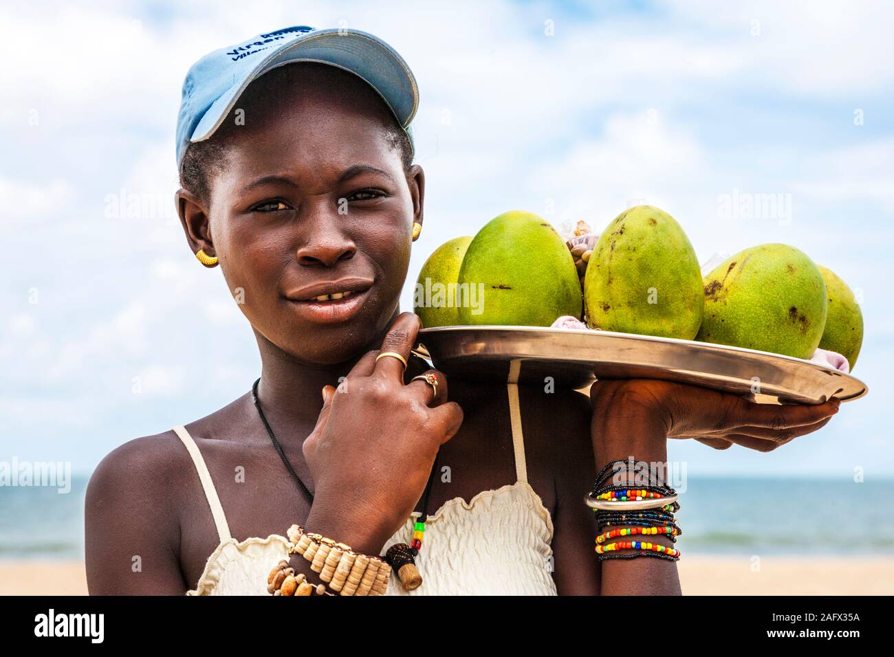 Carrying Mangoes High Resolution Stock Photography and Images - Alamy