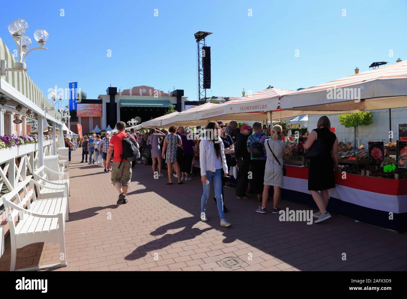 Crowd crowded busy stalls hi-res stock photography and images - Alamy