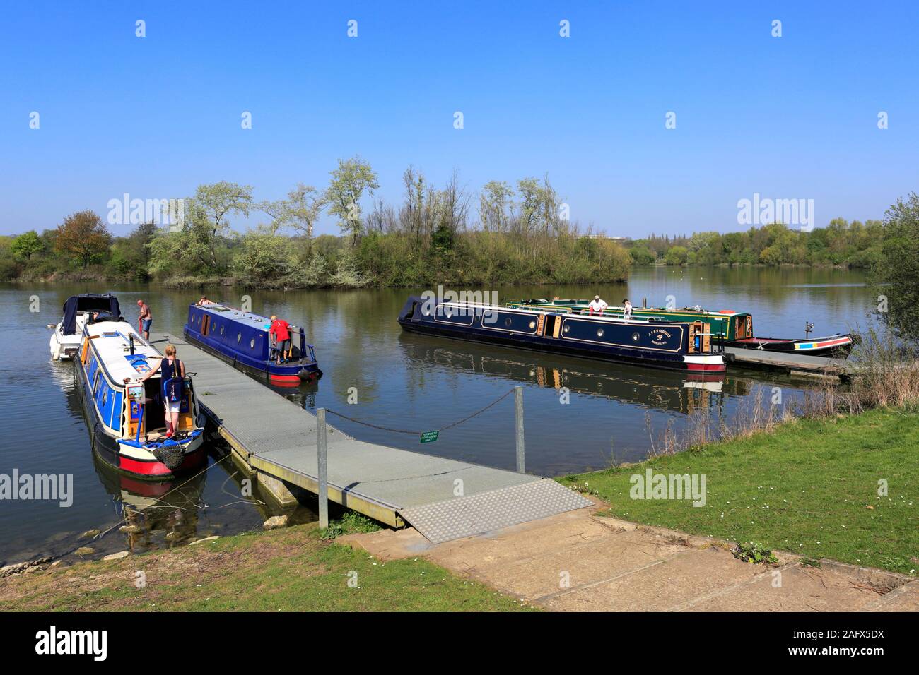 Walks in country parks england hi-res stock photography and images - Alamy