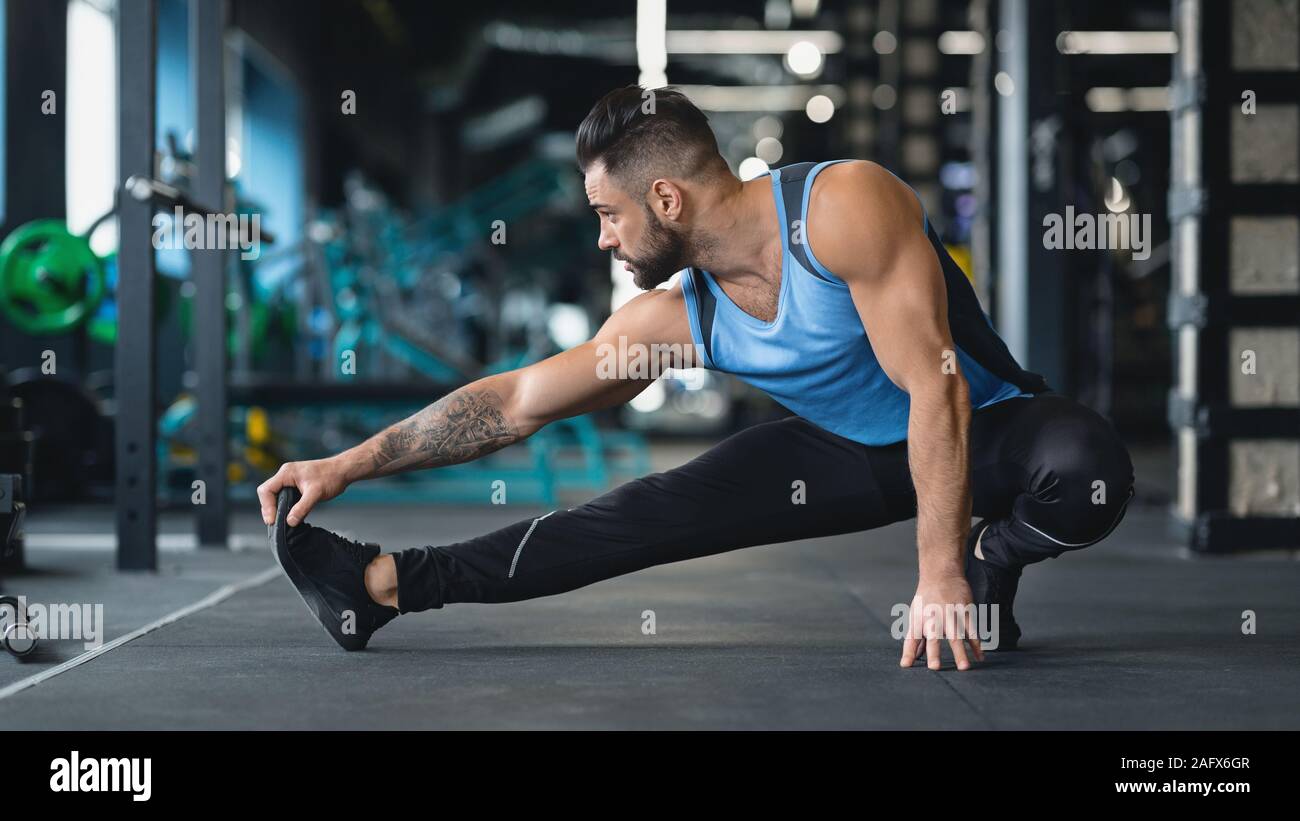 Athlete stretching legs hi-res stock photography and images - Alamy