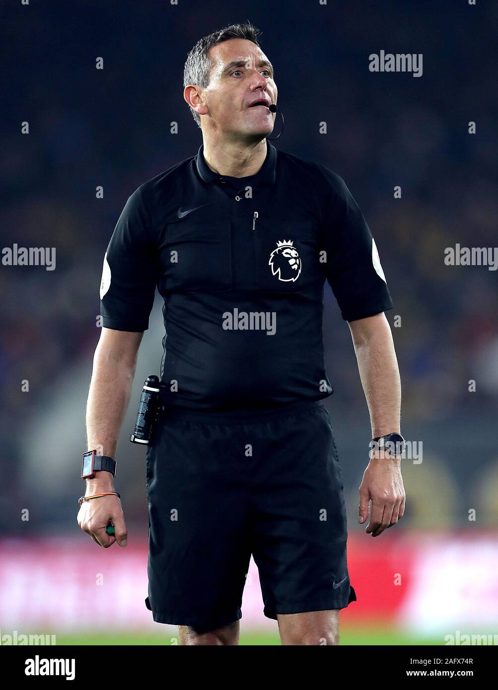 Referee Andre Marriner Stock Photo - Alamy