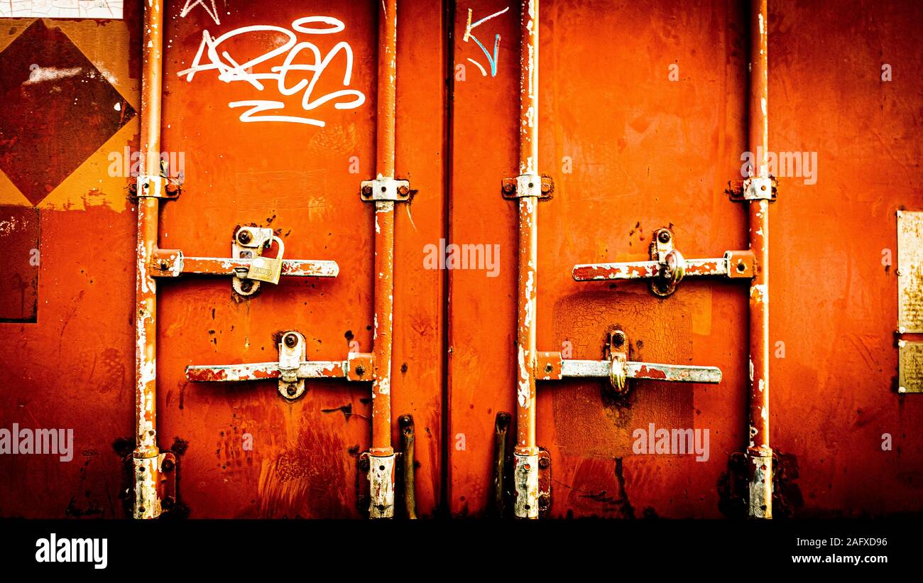 Shipping container graffiti hi-res stock photography and images - Alamy
