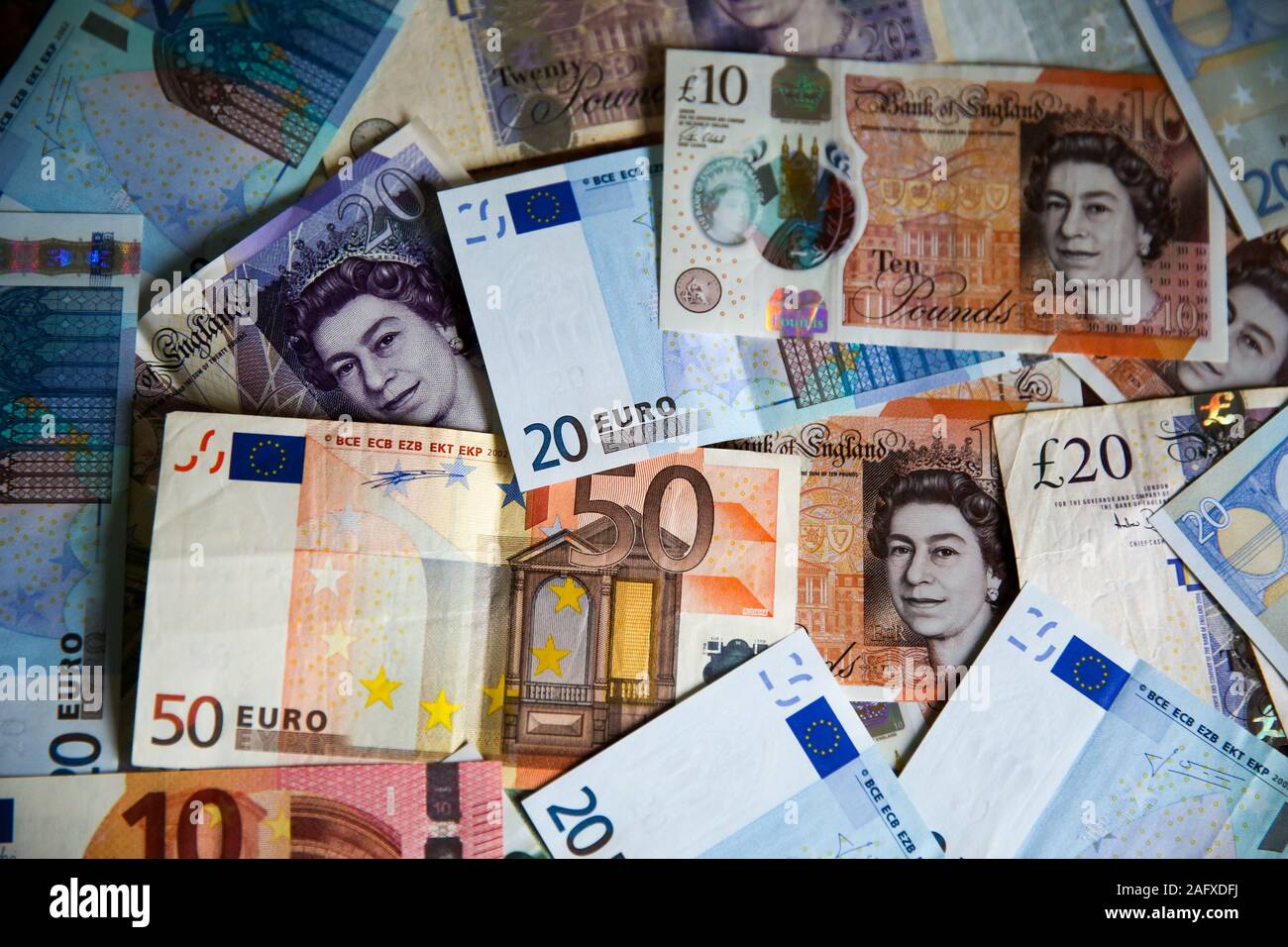Euros and british pounds notes hi-res stock photography and images - Alamy