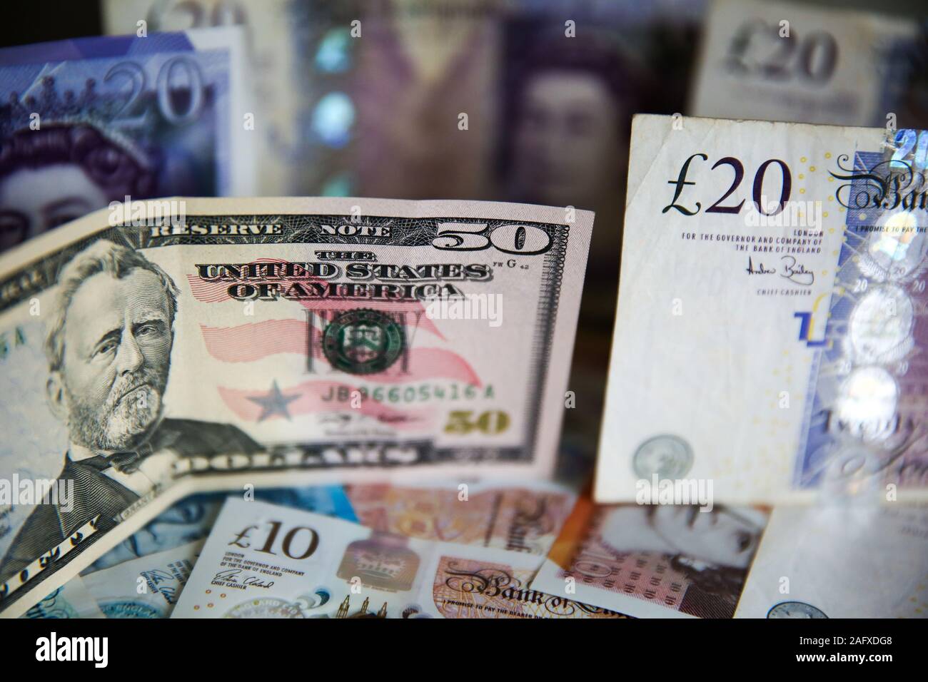 UK British Pound and US Dollars currency bank notes Stock Photo - Alamy