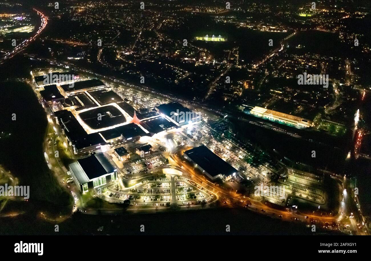Birds eye view of shopping mall hi-res stock photography and images - Alamy