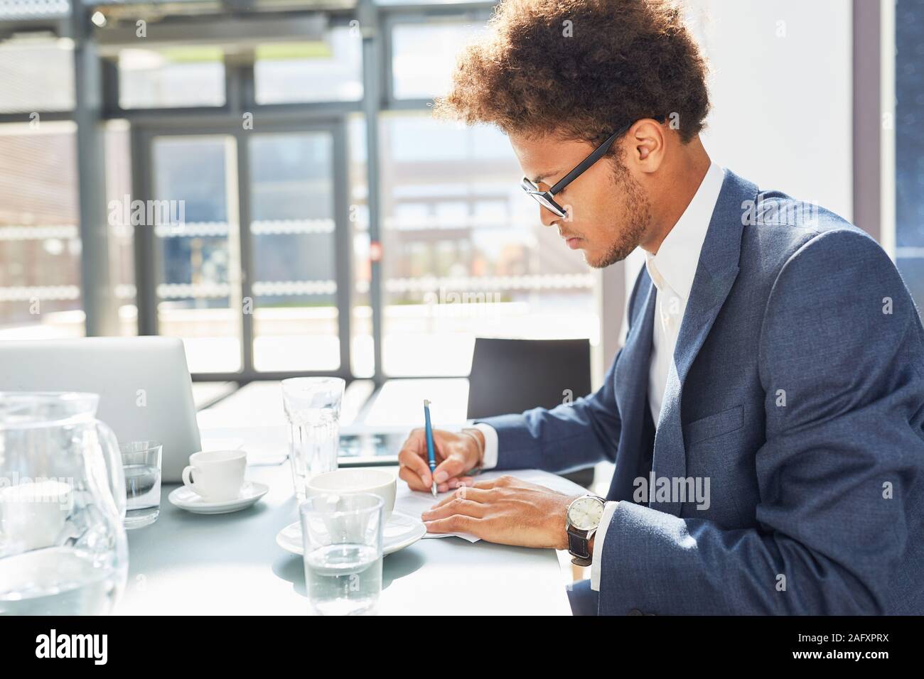 Work trainee hi-res stock photography and images - Alamy