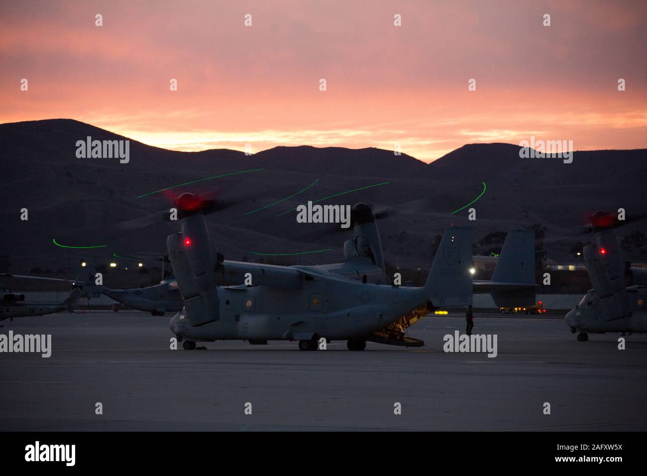An MV-22B Osprey from Marine Medium Tiltrotor Squadron (VMM) 165 ...