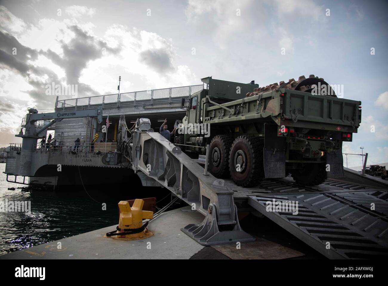 Spearhead class expeditionary fast transport hi-res stock photography ...