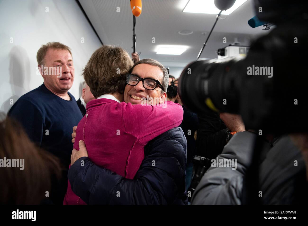 17 December 2019, Hessen, Frankfurt/Main: Jens Söring is embraced by a ...