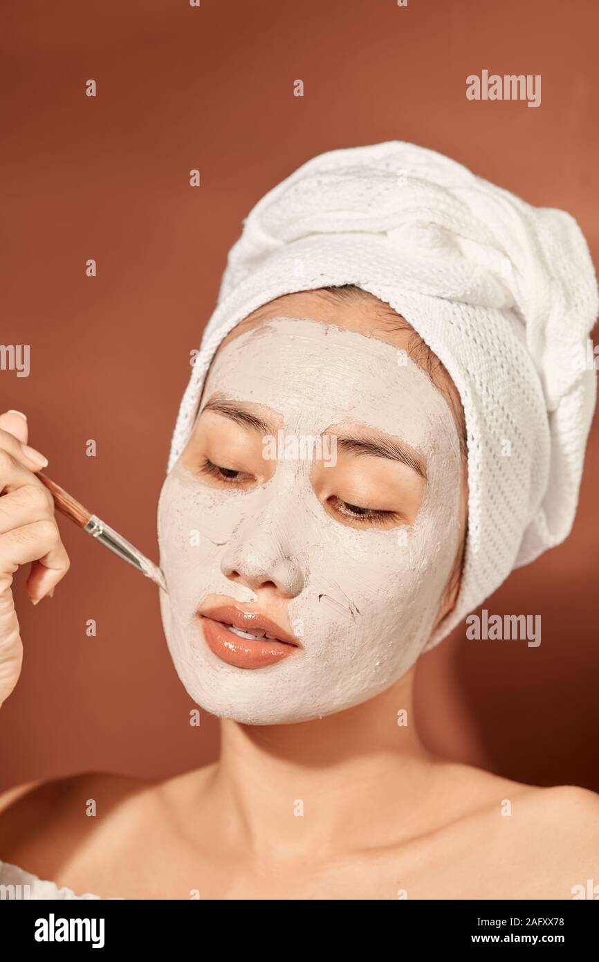 Applying clay hi-res stock photography and images - Alamy