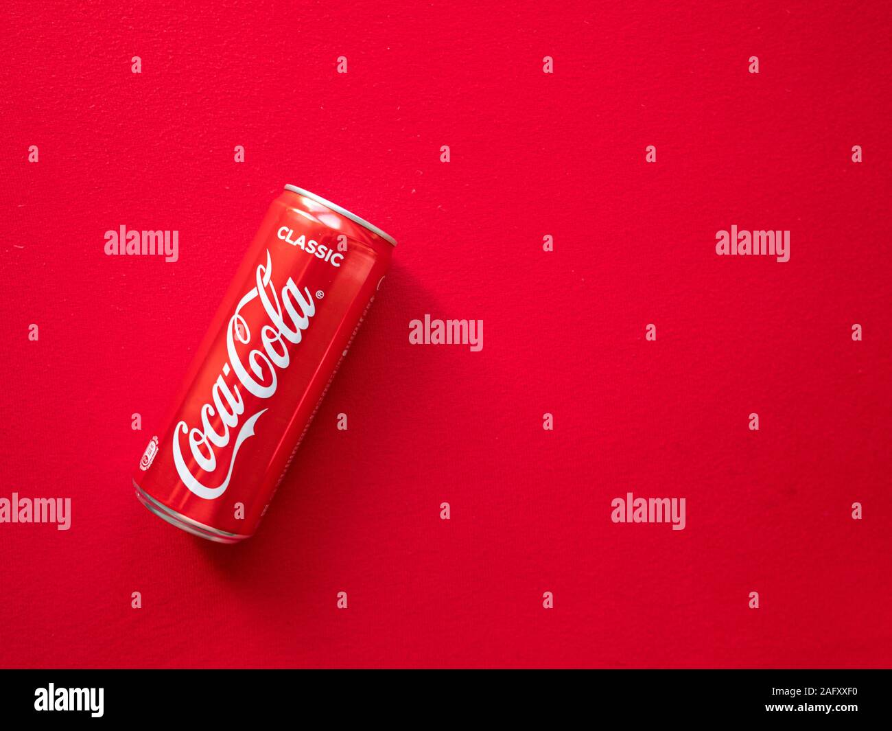 Flat lay of can of Coca Cola on a red background Stock Photo - Alamy