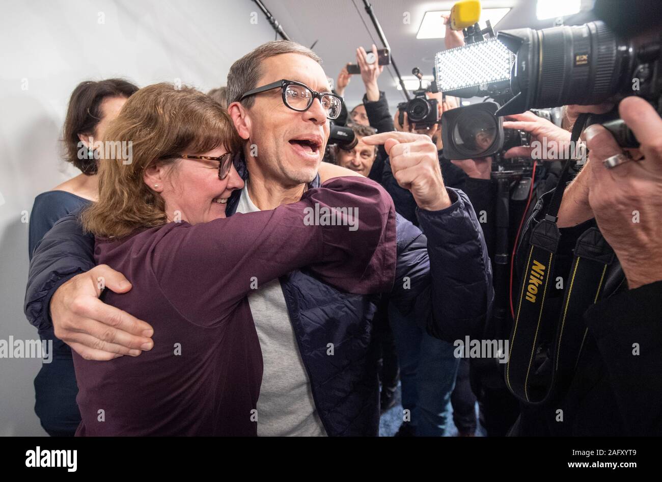 Parents and 17 year old son hi-res stock photography and images - Alamy