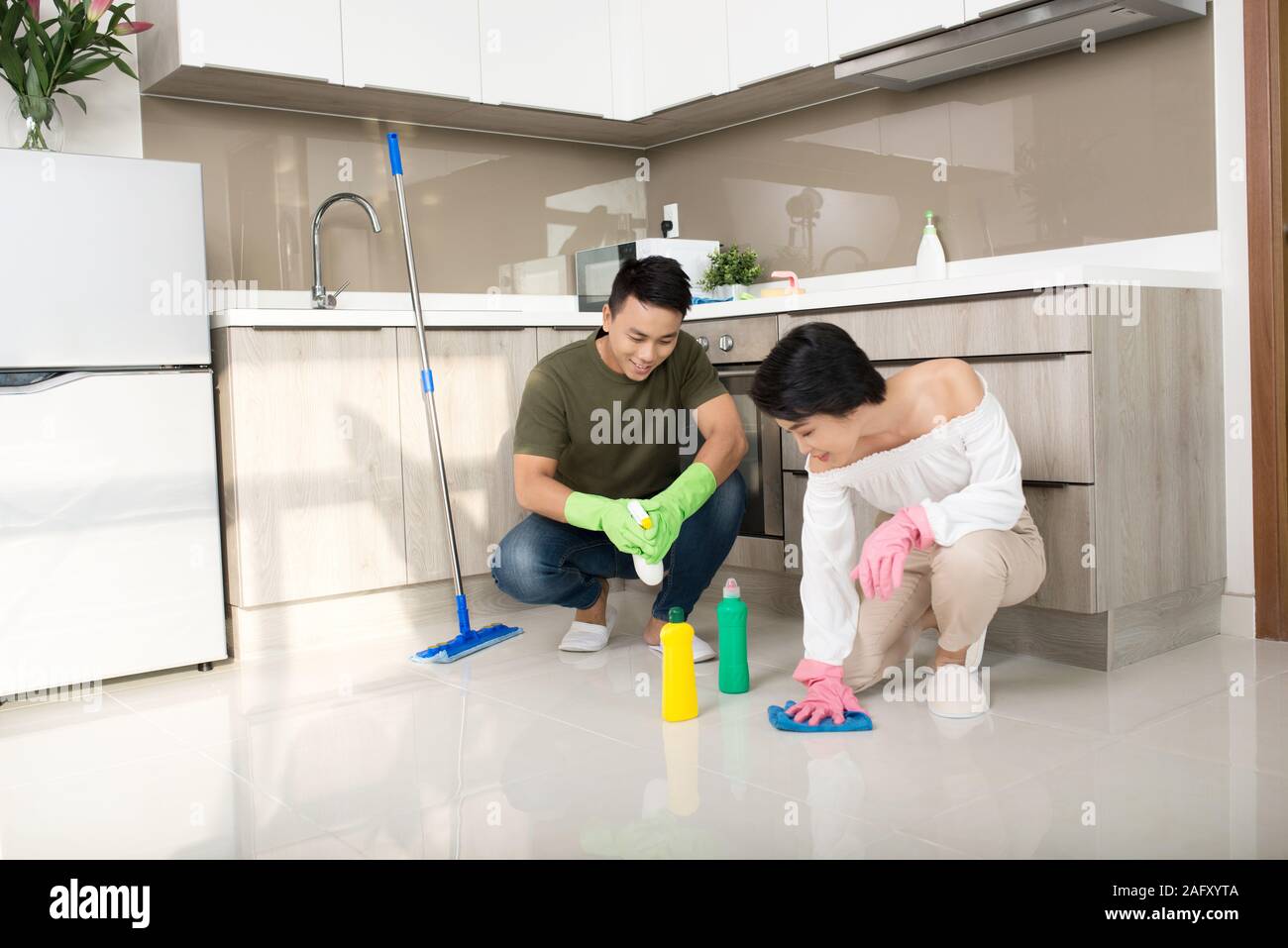 Happy young Asian couple cleaning kitchen together Stock Photo - Alamy