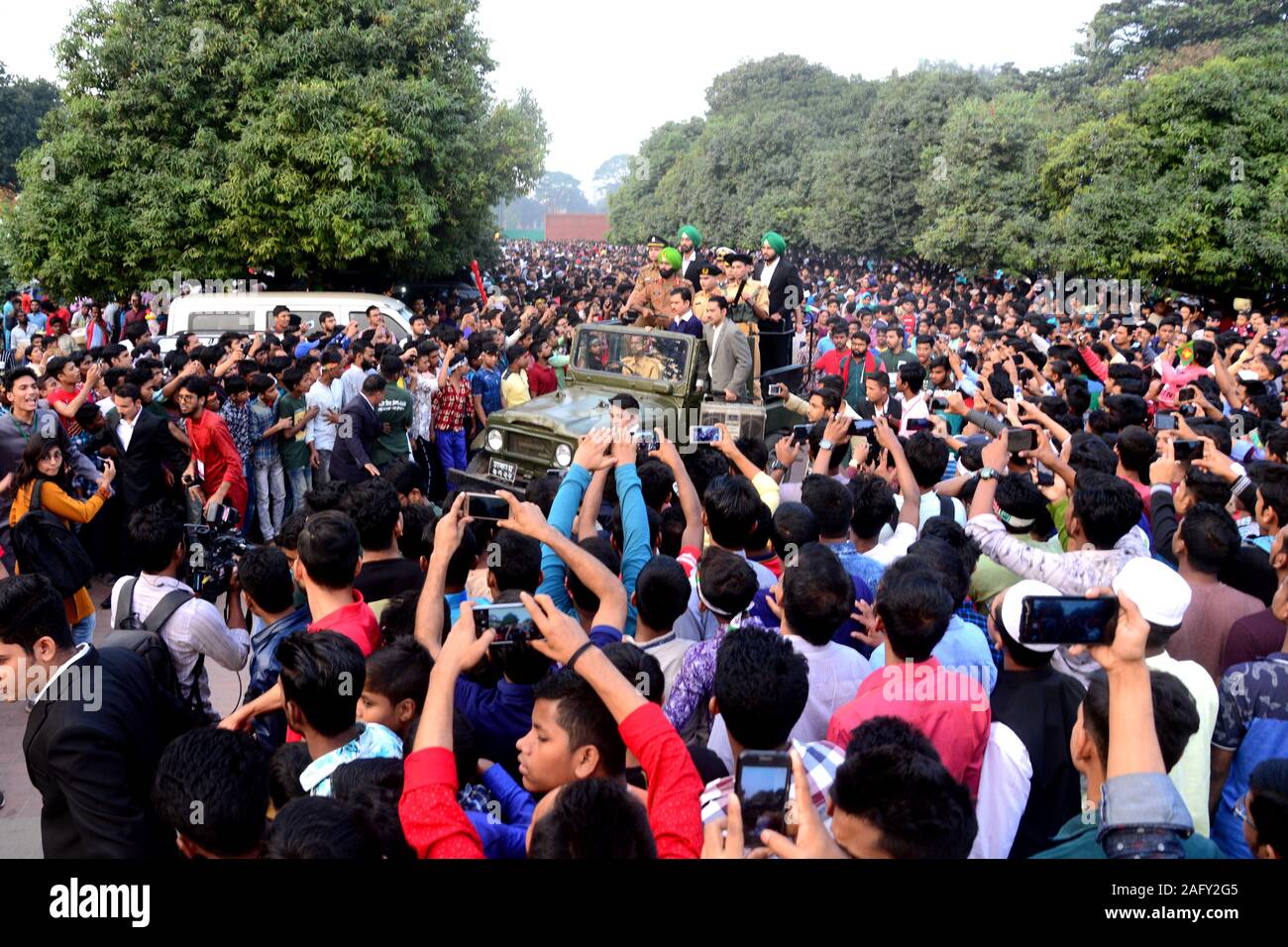 Bangladeshi arties performs Signatures of Pakistani forces surrender on ...