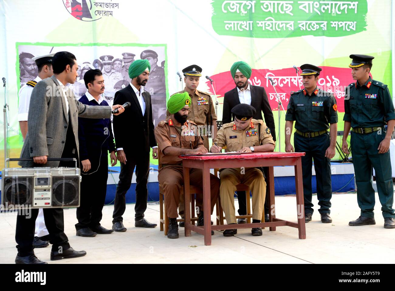 Bangladeshi arties performs Signatures of Pakistani forces surrender on ...