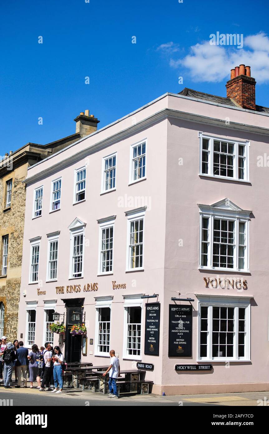 Kings Arms Pub Oxford England UK Stock Photo - Alamy