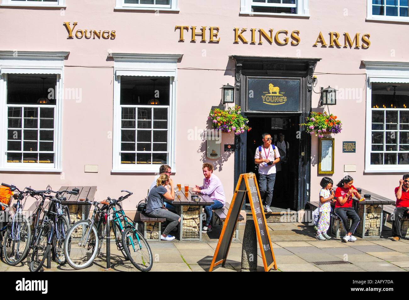The Kings Arms Pub in Oxford Stock Photo - Alamy