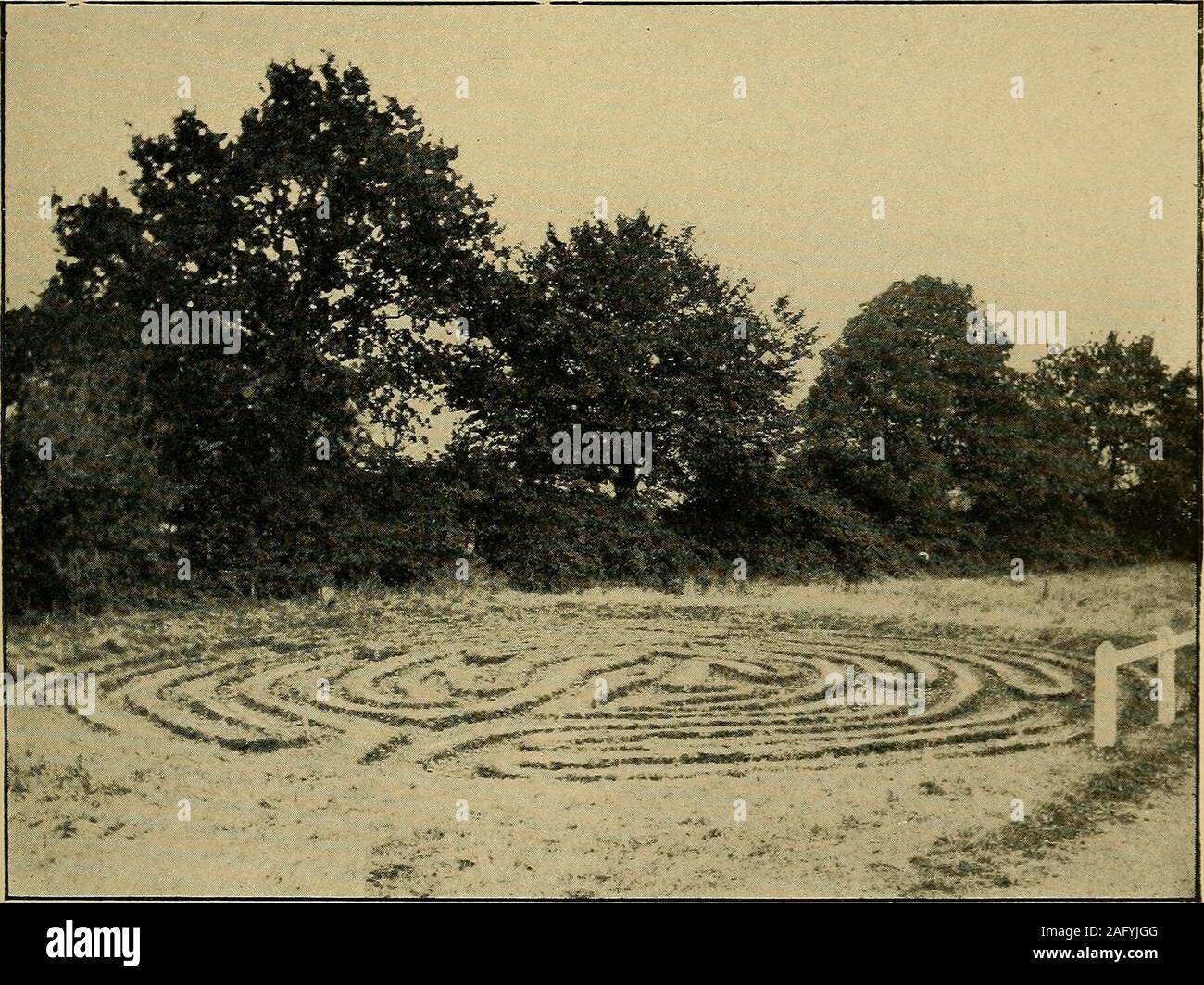 Turf labyrinth hi-res stock photography and images - Alamy