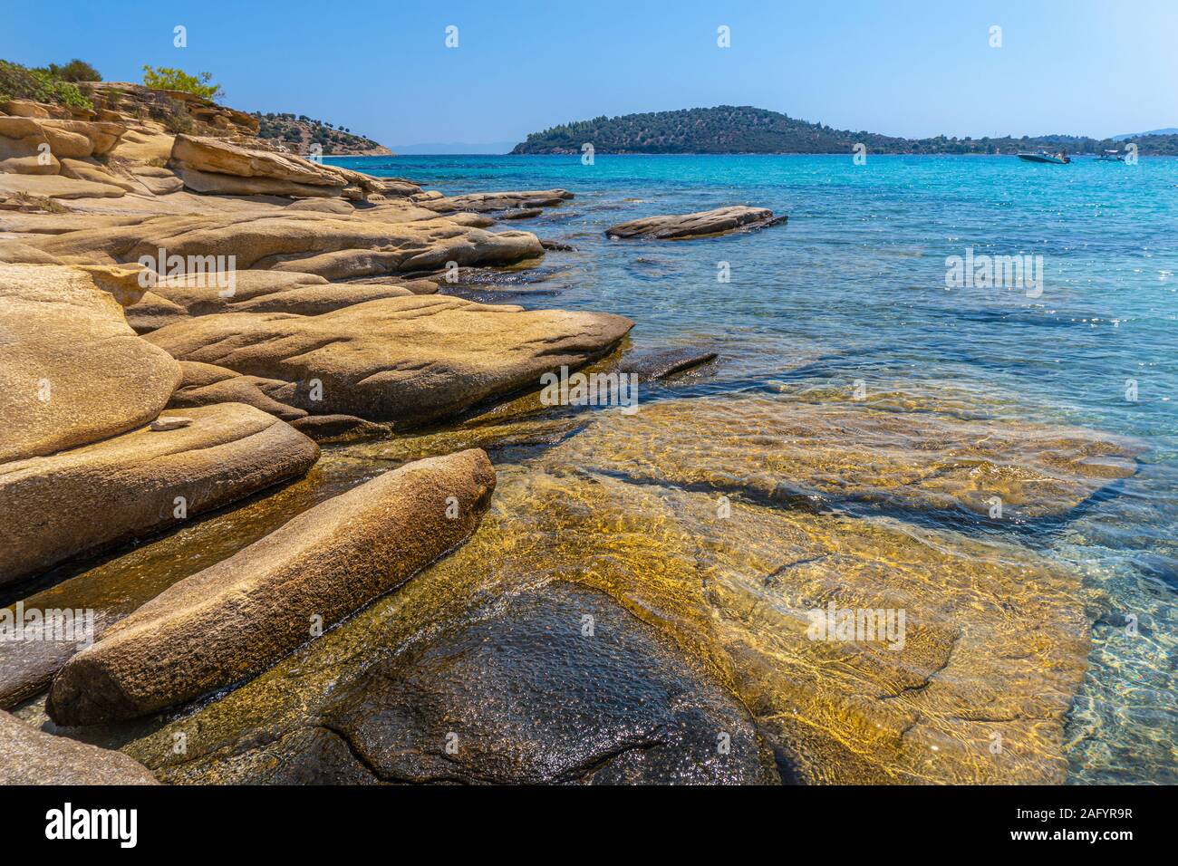 Stones under water hi-res stock photography and images - Alamy
