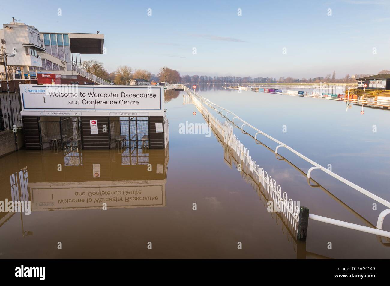 Worcester, Worcestershire, UK. 17th Dec, 2019. Worcester racecourse is ...