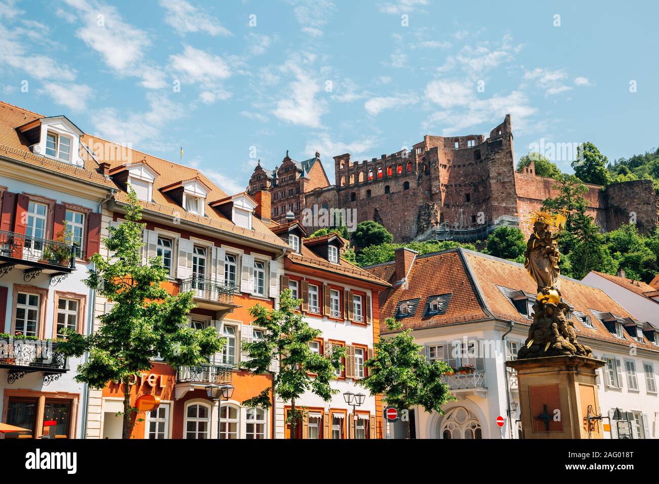 Old town Kornmarkt square and Heidelberg castle in Heidelberg, Germany ...