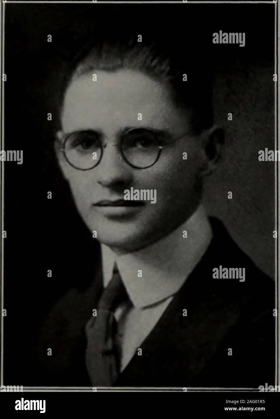 . Mirror, 1921. alities resulted in his winning a commission asa Second ...