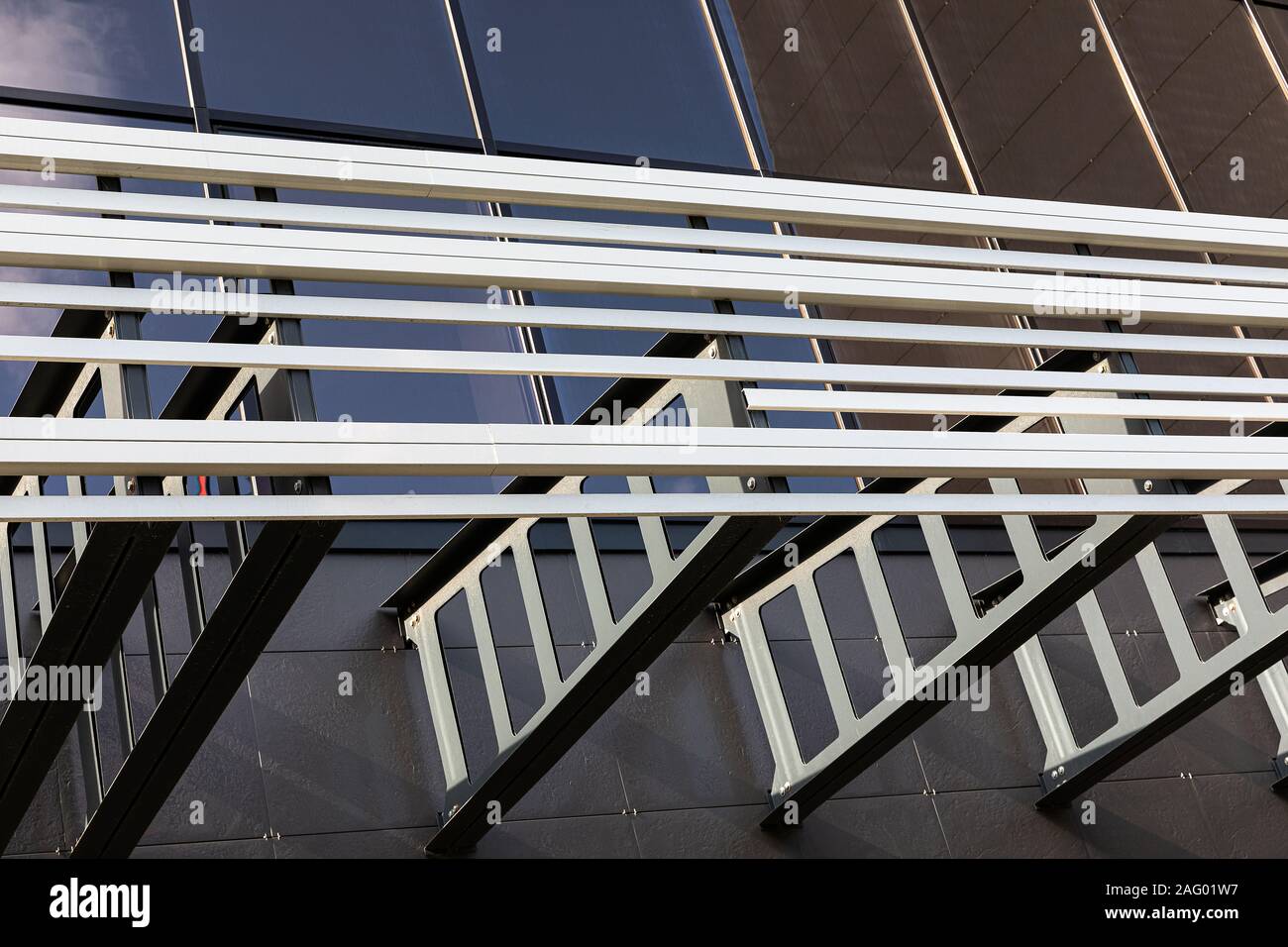 Tall office building Stock Photo - Alamy