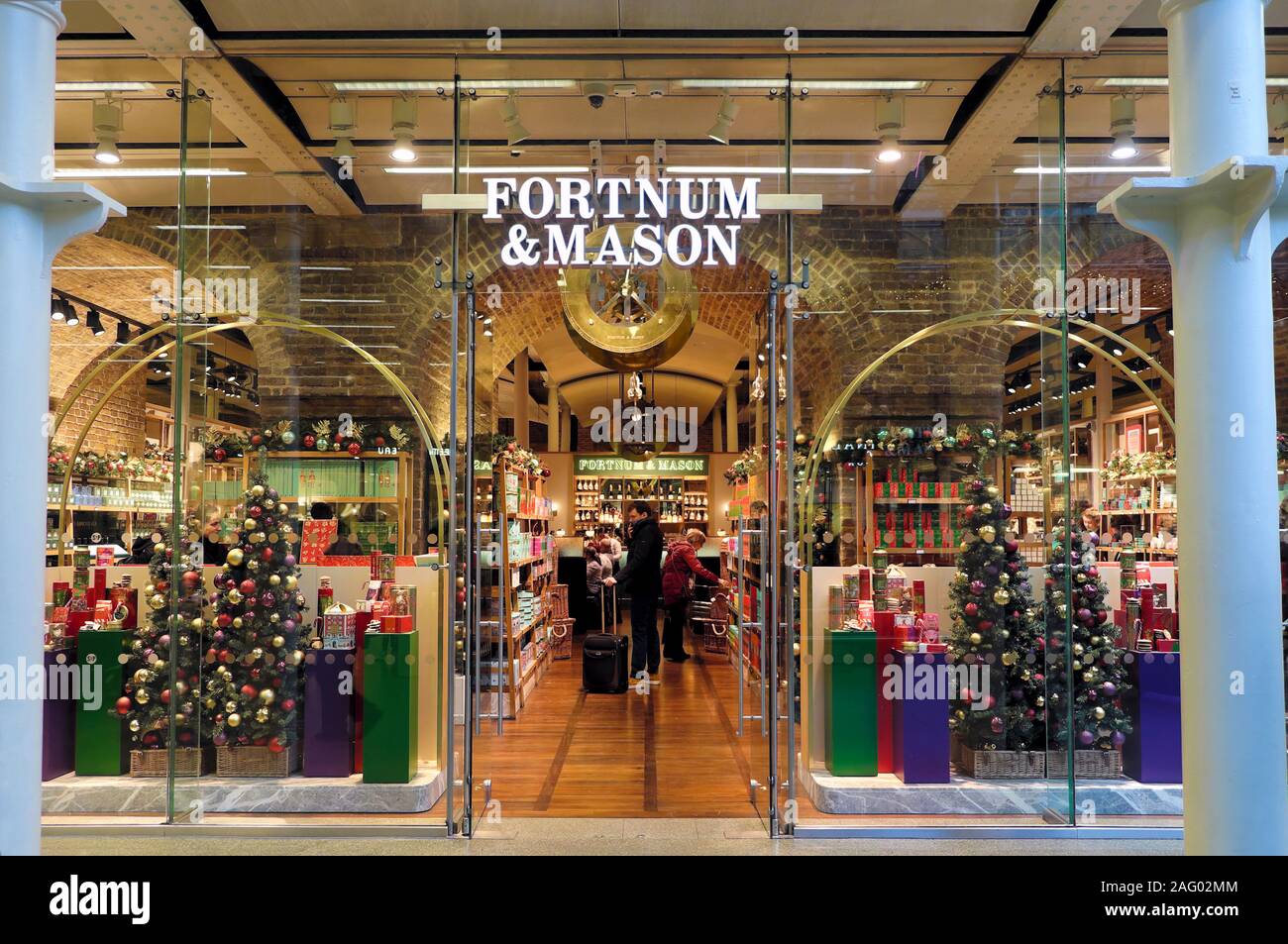 Christmas shoppers customers looking inside Fortnum & Mason store in St ...