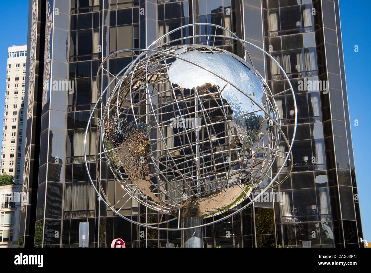 Landmark globe circle hi-res stock photography and images - Alamy