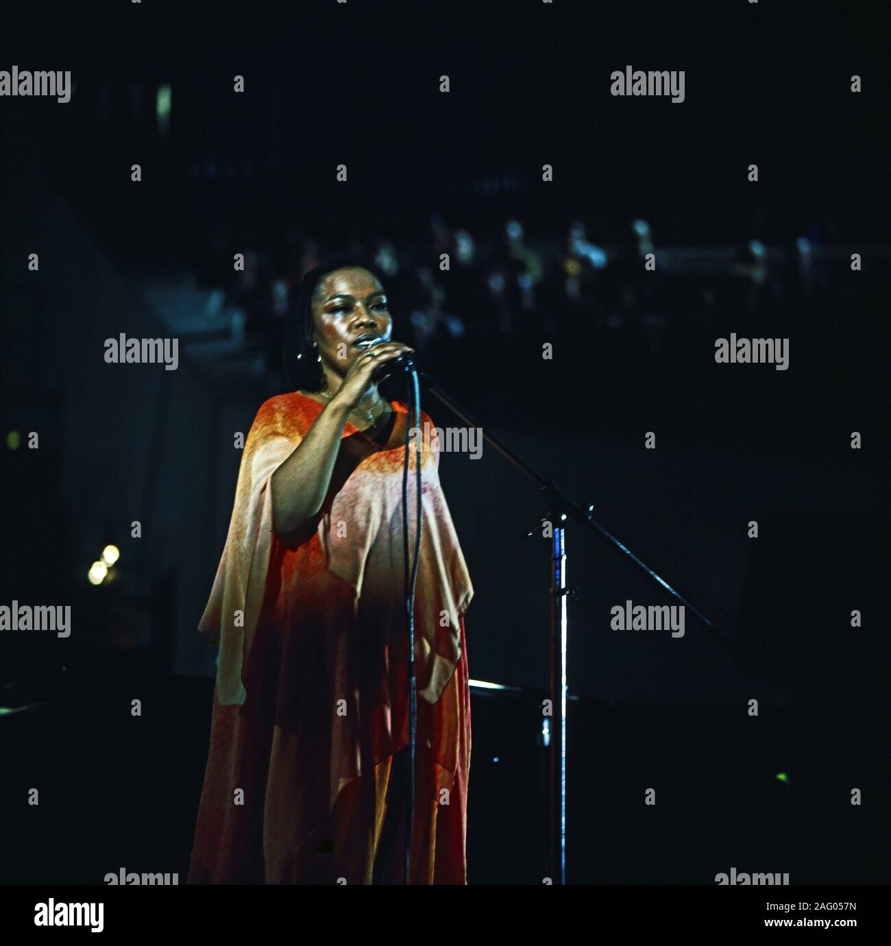 Roberta flack hi-res stock photography and images - Alamy