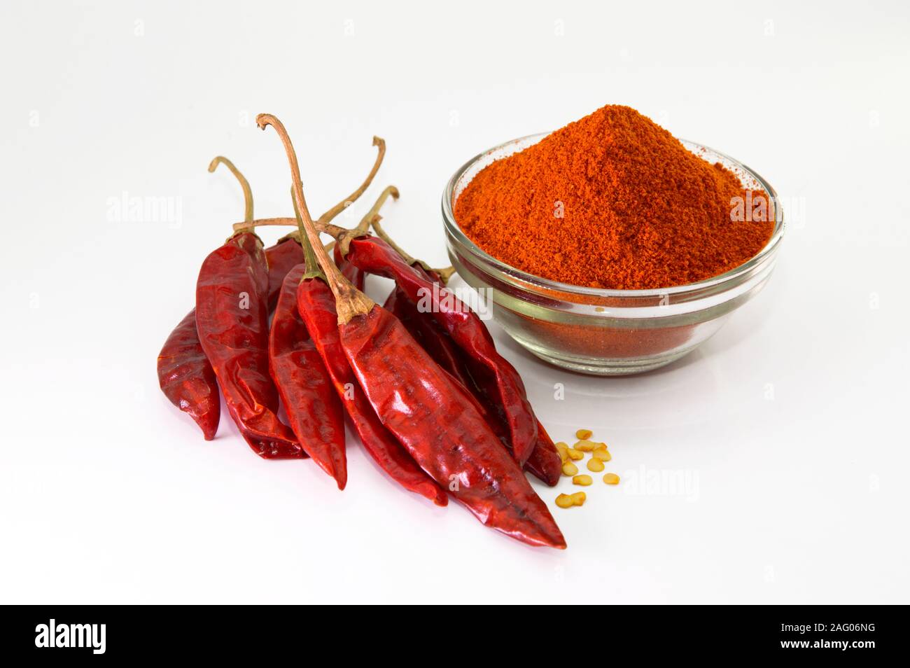 Dried red chilli and powder Stock Photo - Alamy