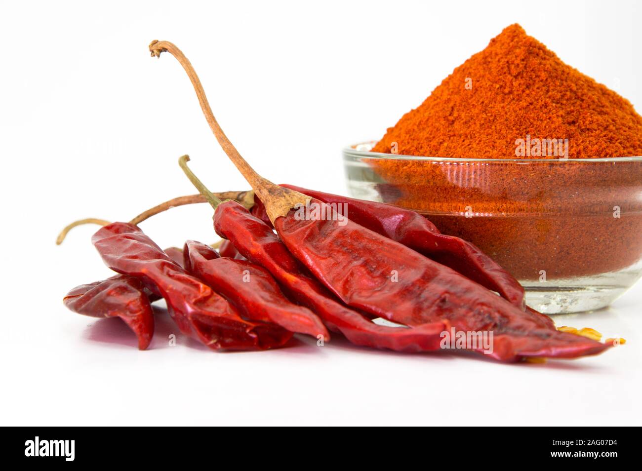 Dried red chilli and powder Stock Photo - Alamy