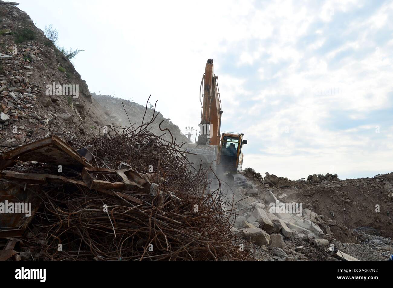Salvaging and recycling building and construction materials. Industrial ...